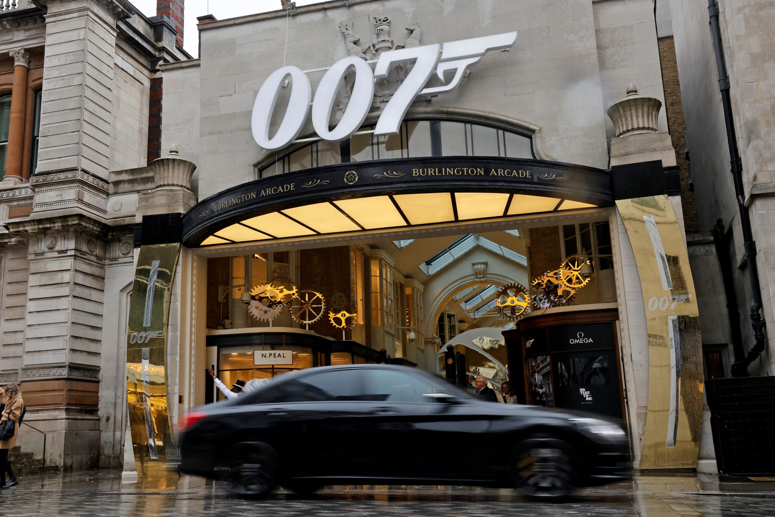 Los dueños de la marca James Bond podrían perderla por falta de uso ...
